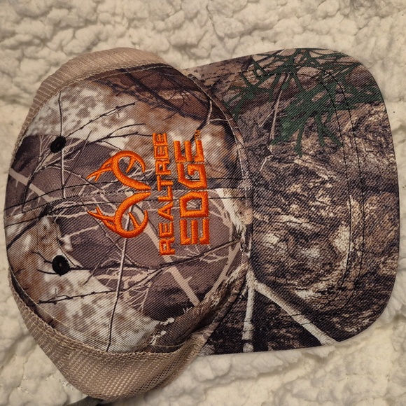 Realtree | Accessories | Realtree Edge Camo Trucker Snapback Hat New ...